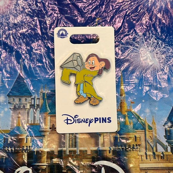 Disney | Jewelry | Disney Dopey Pin | Poshmark